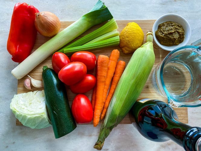 Very Veggie Soup with Pesto - Fresh and Vibrant - Thermobexta