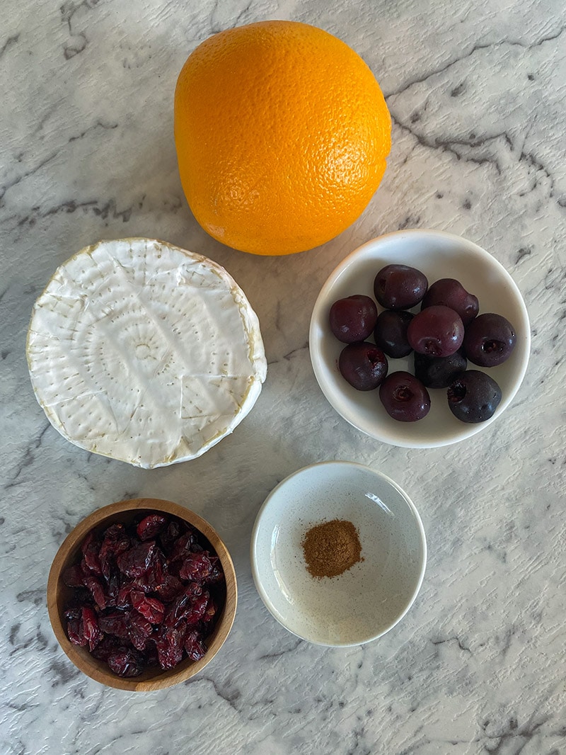 Warm Brie with Quick Christmas Jam - Thermobexta